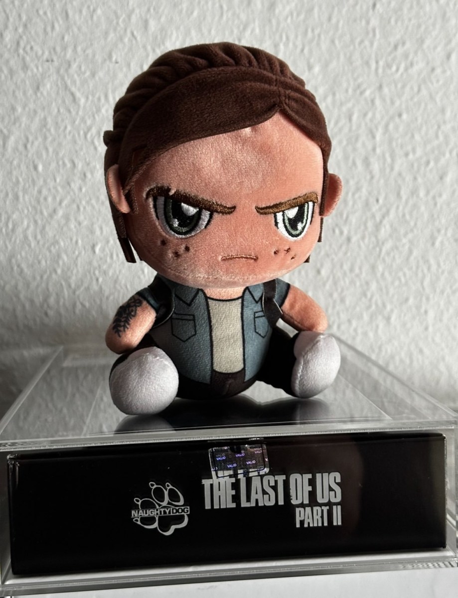 The Last of Us Part 2 Angry Ellie Plushie – The Last of Us Collector